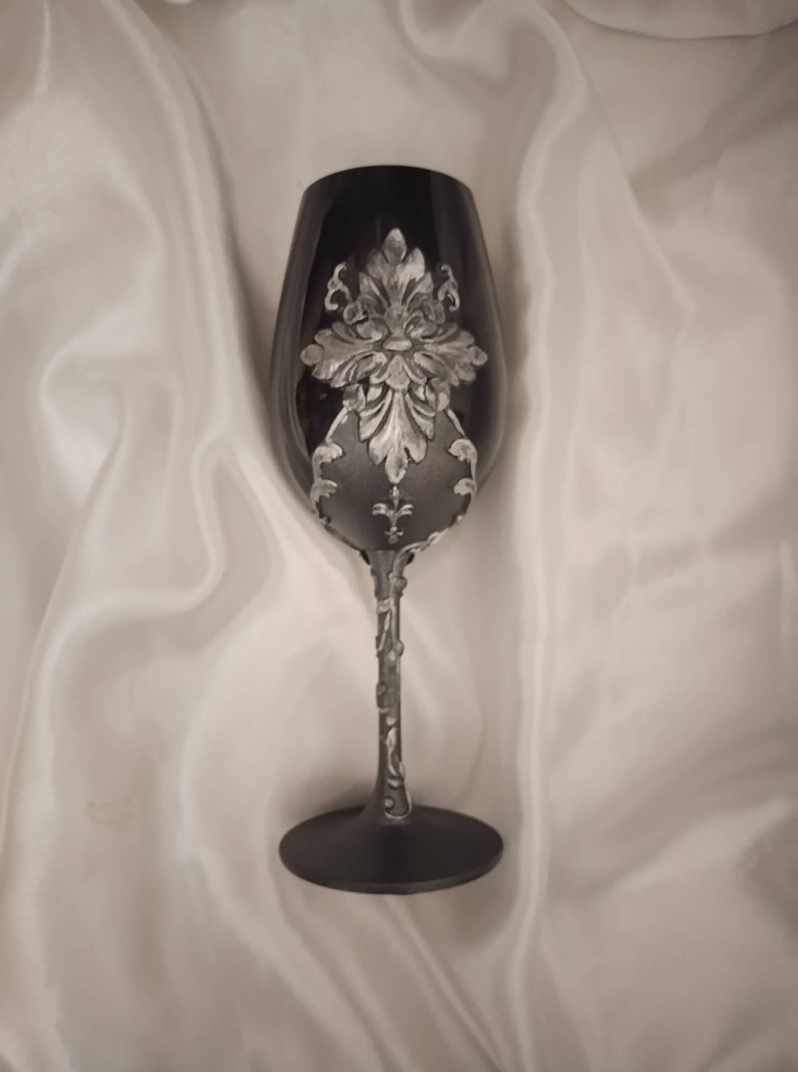 Black Crystal Resident Evil Village Glass Wine Glass - Etsy