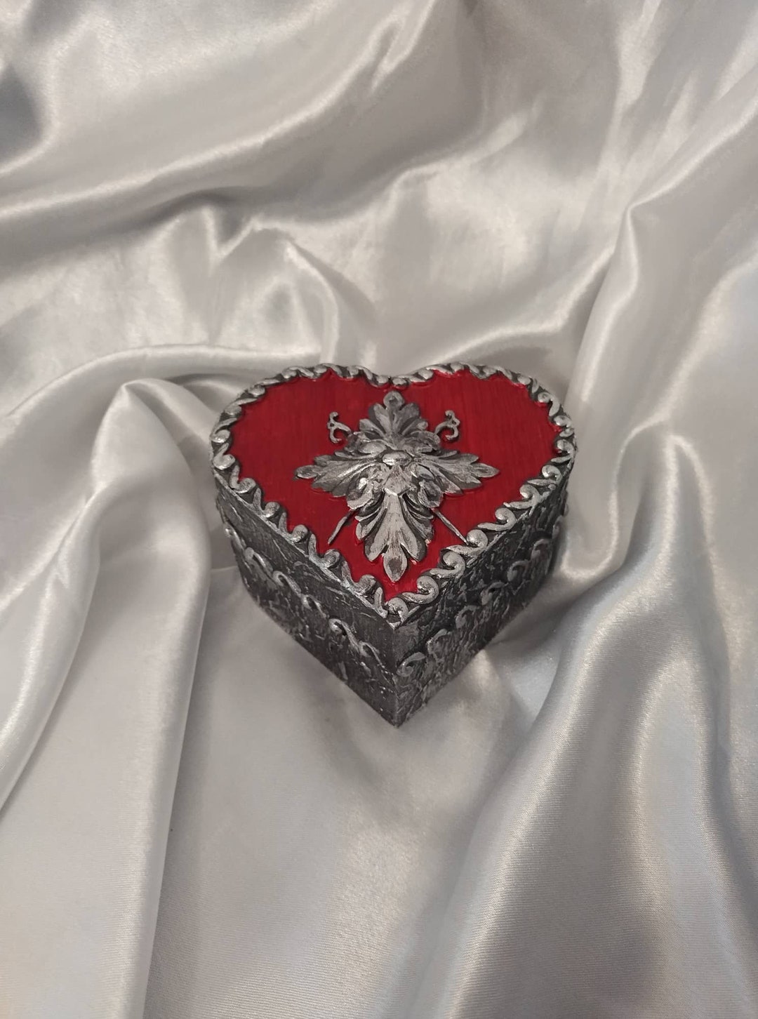 Resident Evil Village Wooden Box for Jewelry Memories Treasure Wooden ...