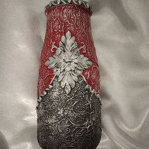Resident Evil Village Vase Birthday Gift Gamer Gift Red Silver Gothic ...