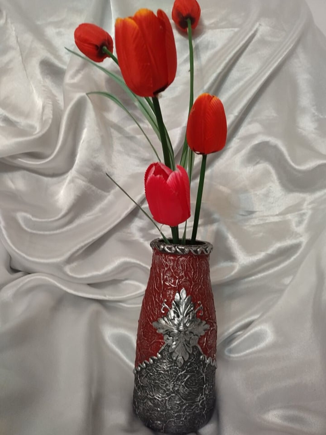 Resident Evil Village Vase Birthday Gift Gamer Gift Red Silver Gothic ...