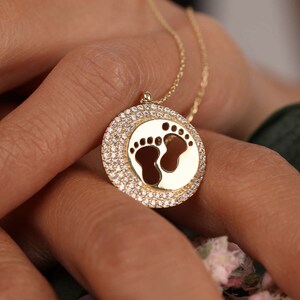 14K Gold Cz Disc Baby Feet Necklace- Dainty Mom Baby Feet Necklace ...