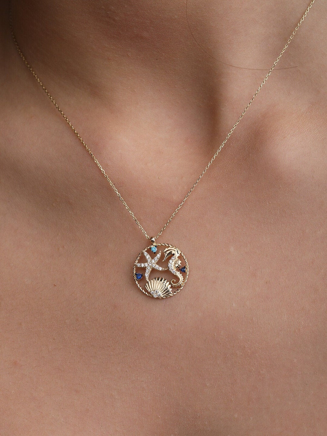 14K Gold Hawaii Sea Life Coin Necklace Seahorse Starfish Shell Ocean ...