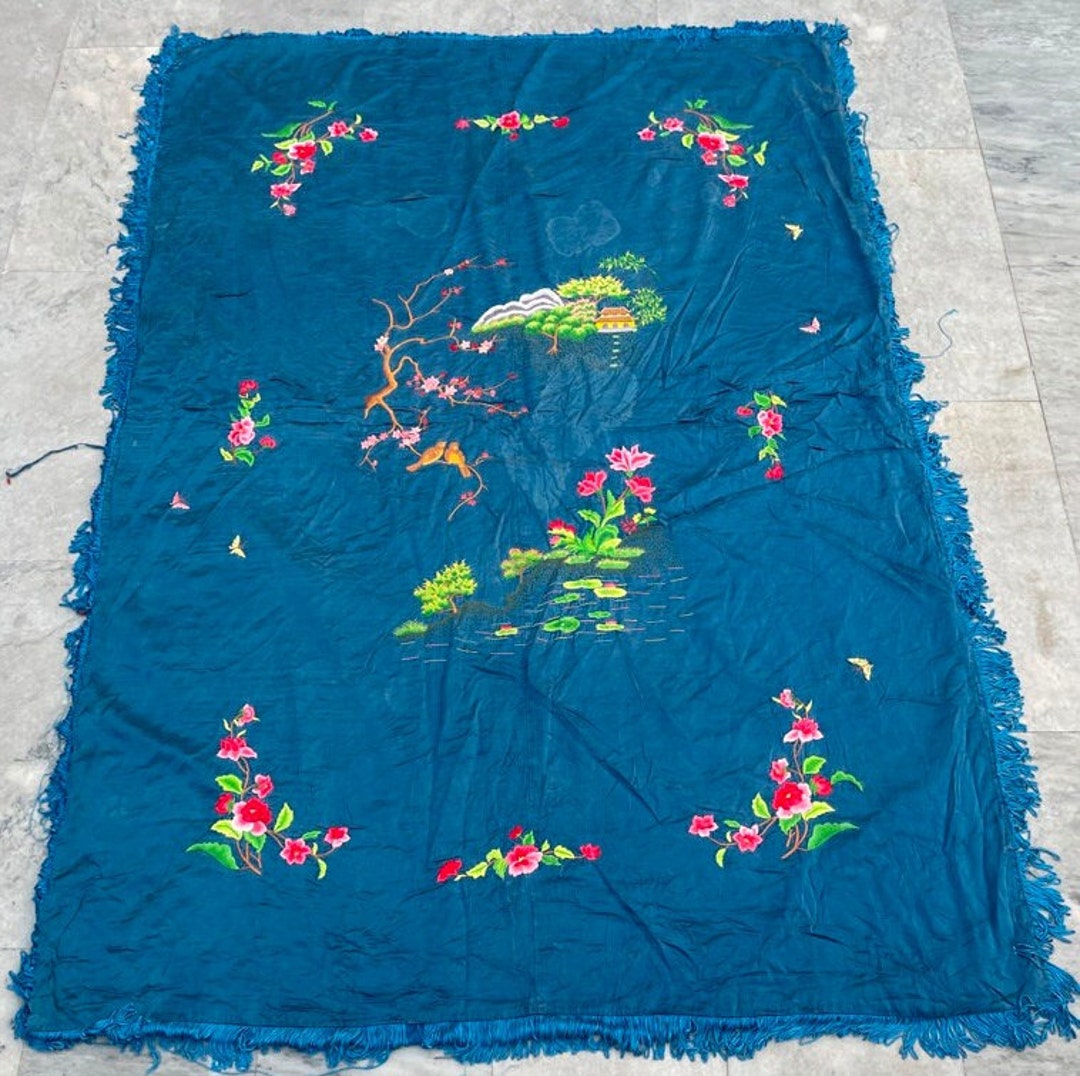 4x6 Vintage Chinese Bedspread, Embroidered Vintage Chinese Tablecolth ...