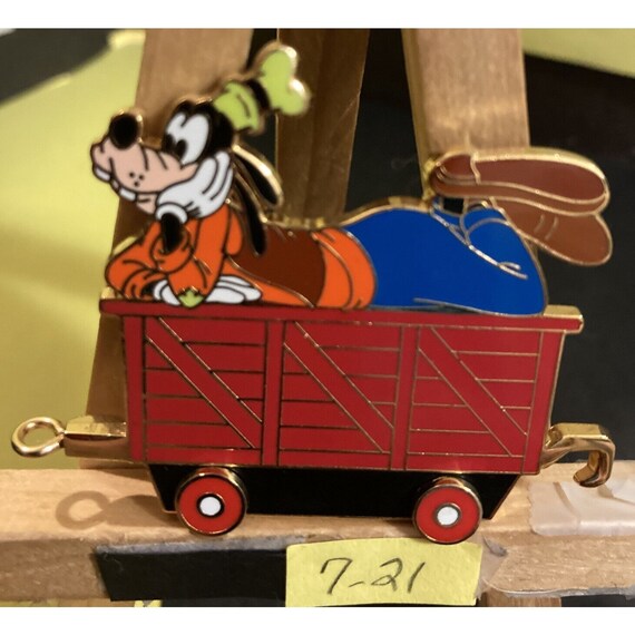 Disney: Goofy On Train Car 3 of 5 Limited Edition Of … - Gem