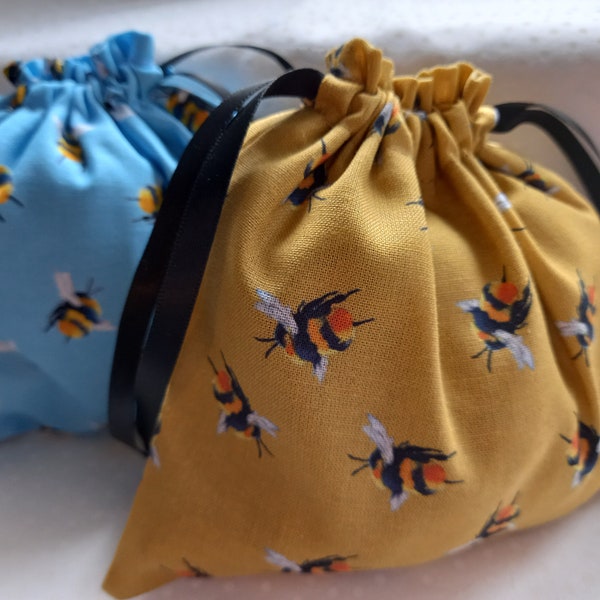 Large Bumble Bee Gift Bag - 60+ Gift Ideas for 2024