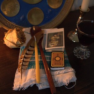 Bedikat Chametz Kit for Passover - Chameitz Search & Removal for Pesach ...