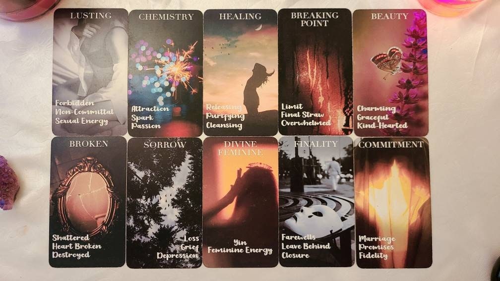 Heart's Hidden Secrets Oracle Deck: Twin Flame & Soulmate Readings (78 ...