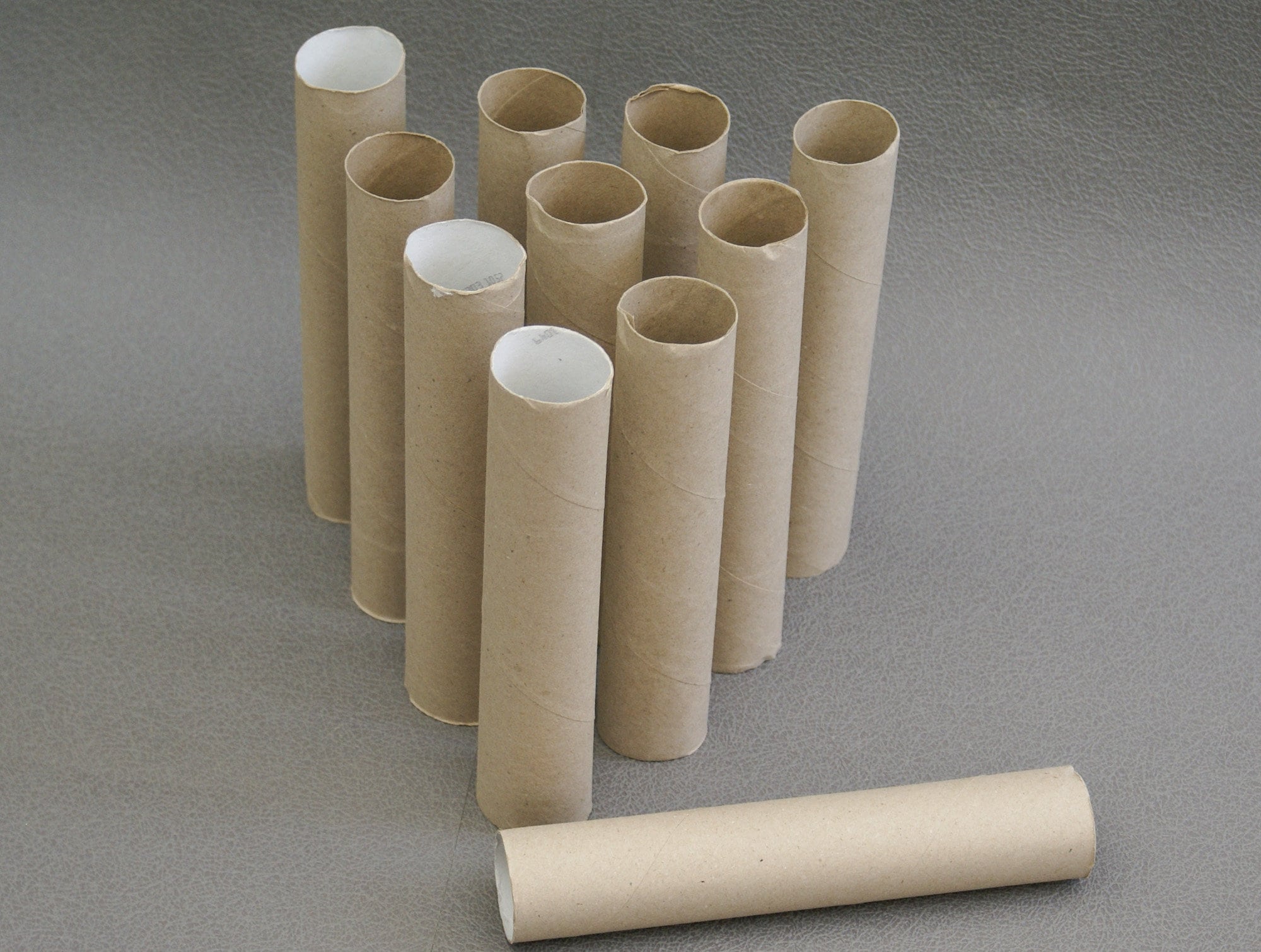 Empty Paper Towel Rolls Cardboard Tubes Long Cylinders Recyclable Craft ...