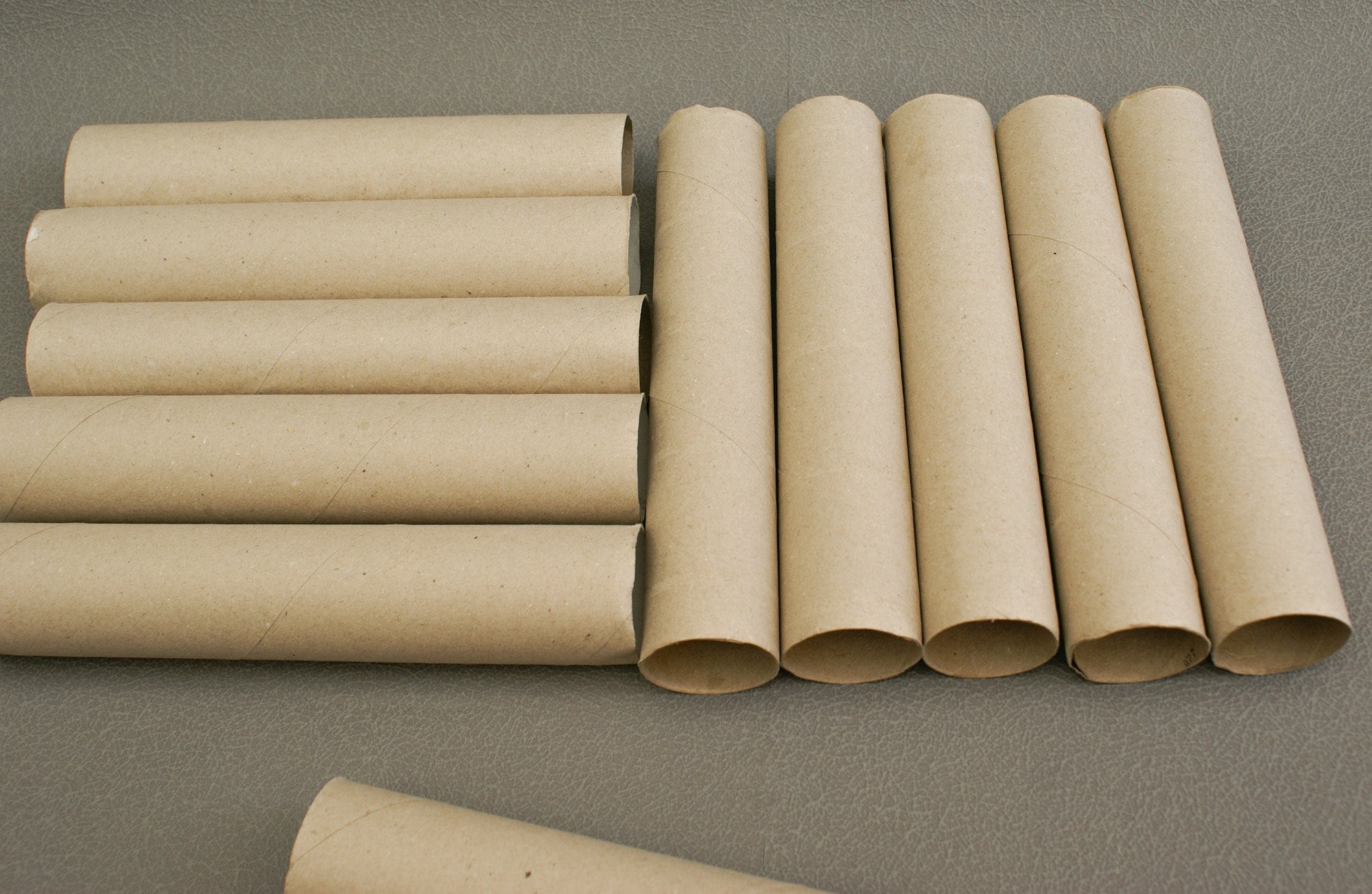 Empty Paper Towel Rolls Cardboard Tubes Long Cylinders Recyclable Craft ...