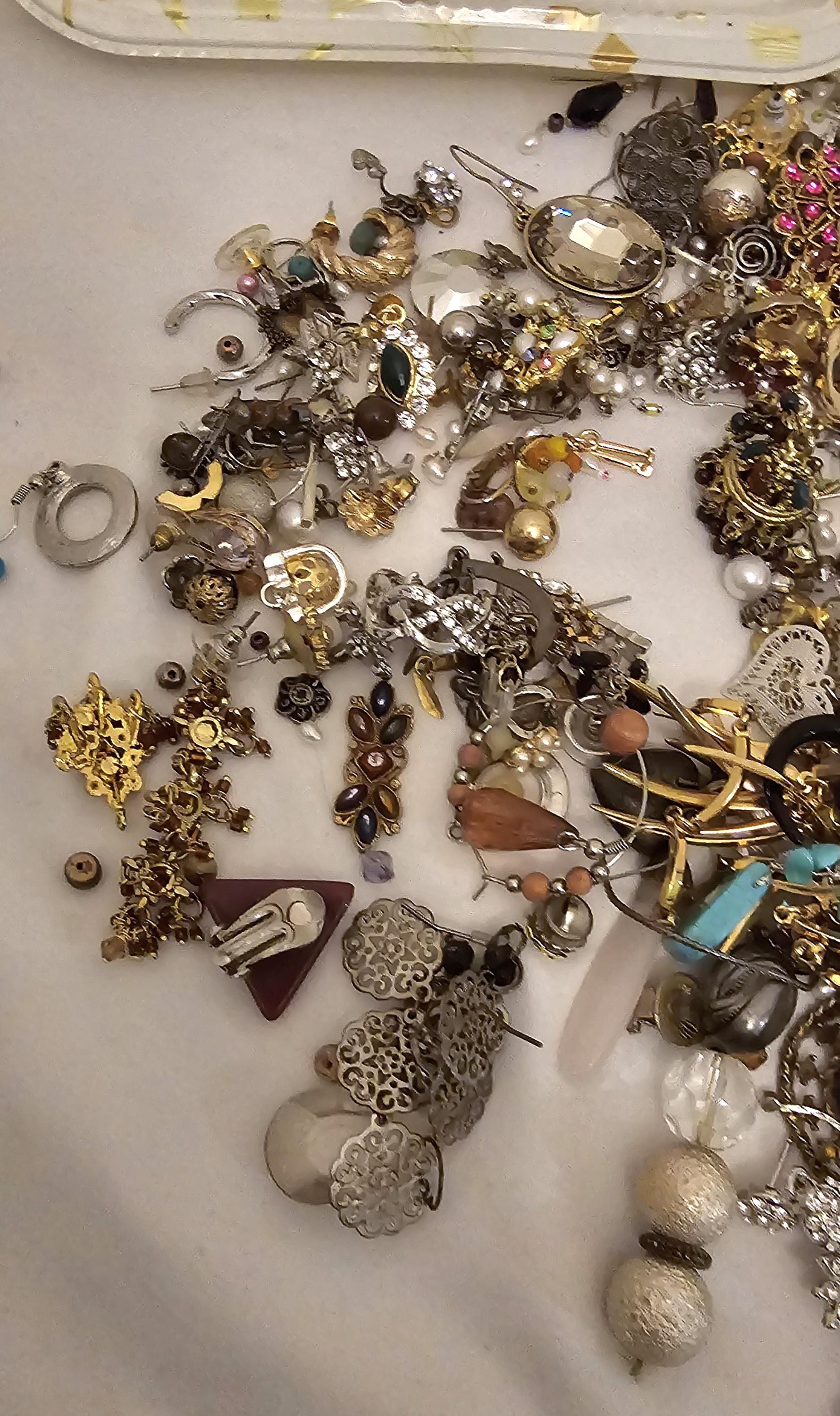 VTG and RETRO, JUNK Jewelry Lot 2 Craft Projects, Collage, Bling ...