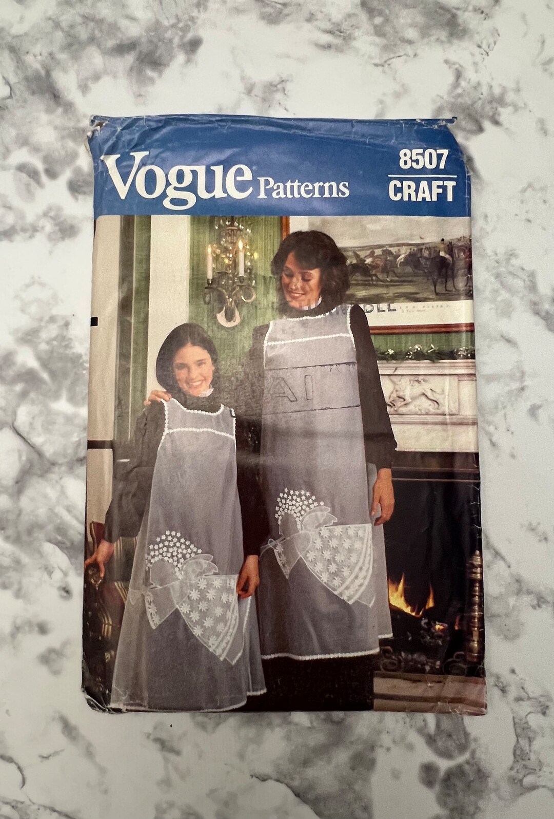 80s Misses and Girls Aprons Pattern, Christmas Holiday Smock Aprons ...