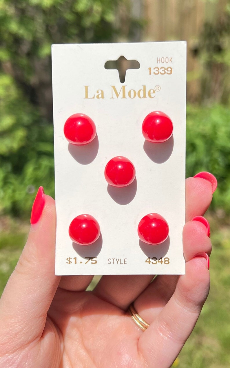 Vintage La Mode Buttons on Card, Red or White Ball Shaped Buttons With ...