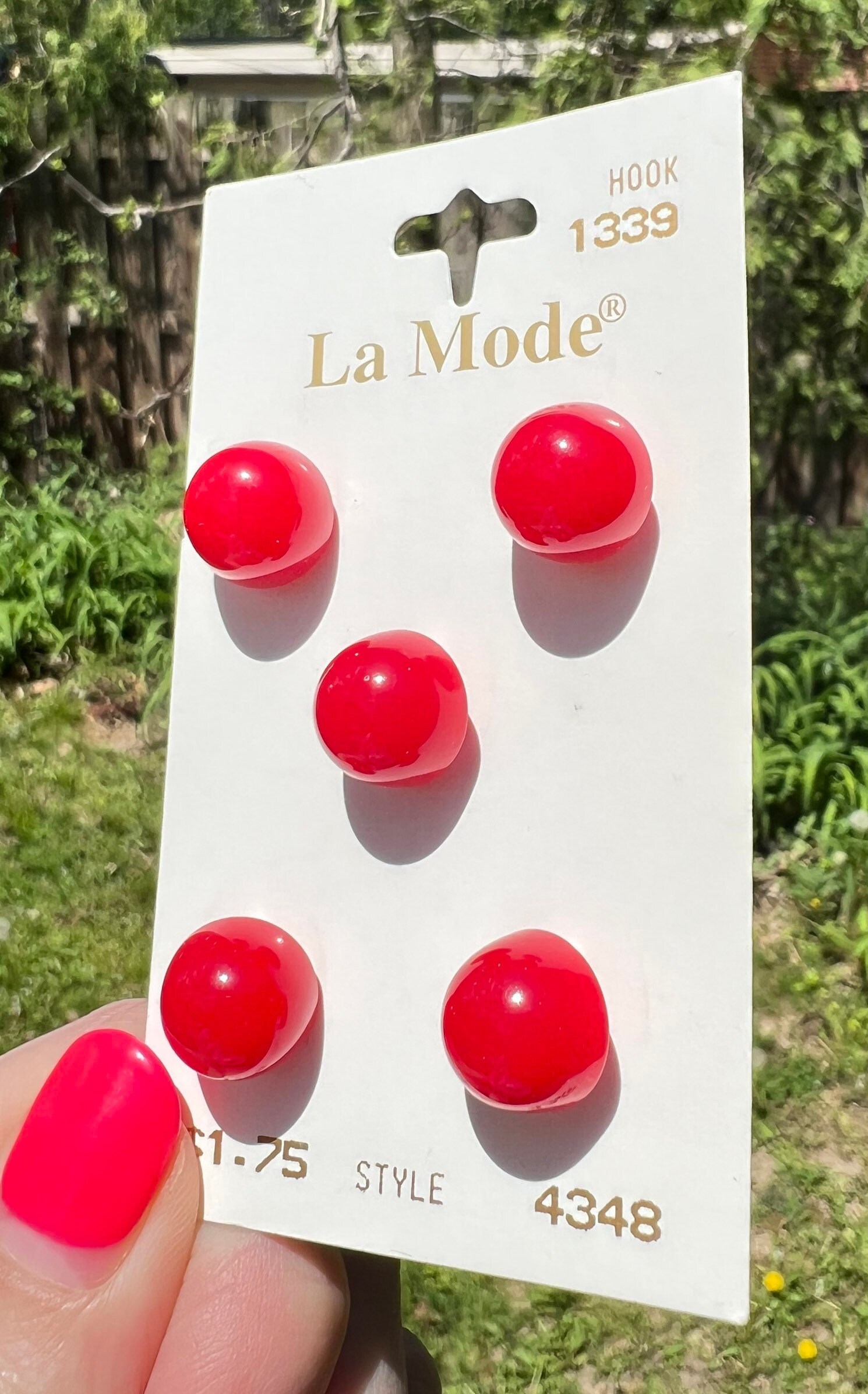 Vintage La Mode Buttons on Card, Red or White Ball Shaped Buttons With ...