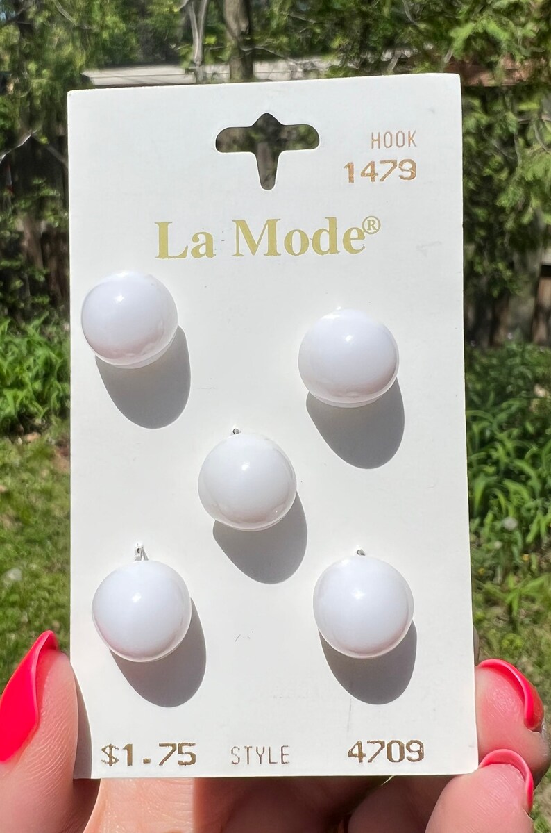 Vintage La Mode Buttons on Card, Red or White Ball Shaped Buttons With ...