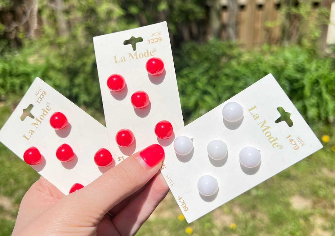 Vintage La Mode Buttons on Card, Red or White Ball Shaped Buttons With ...