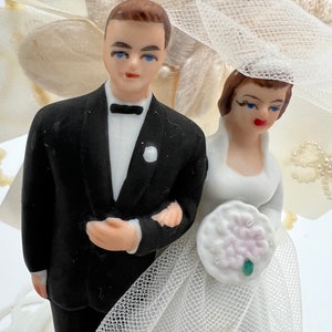 Vintage Plastic Cake Topper With Porcelain Bride and Groom - Etsy
