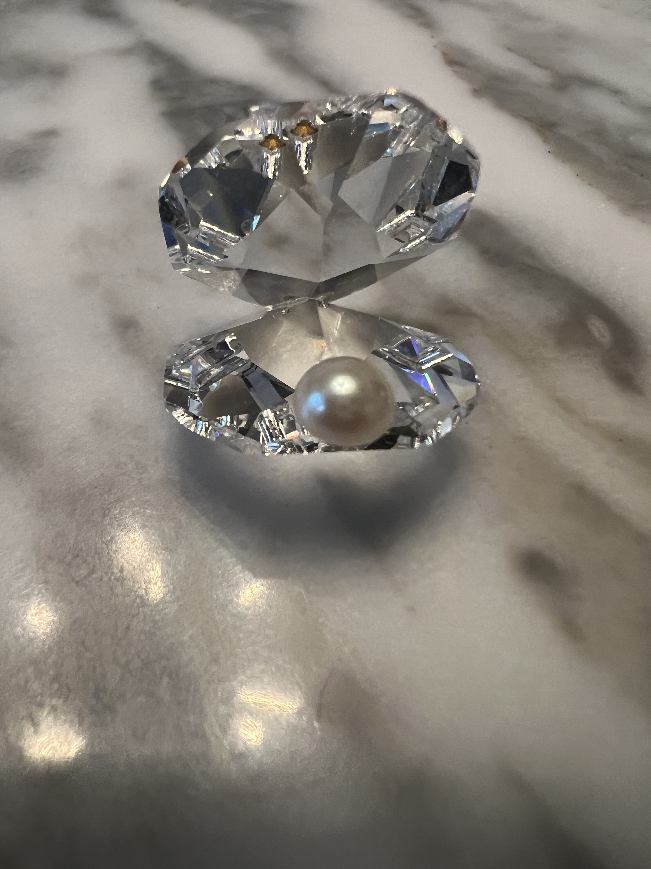 Swarovski Crystal Shell With Pearl