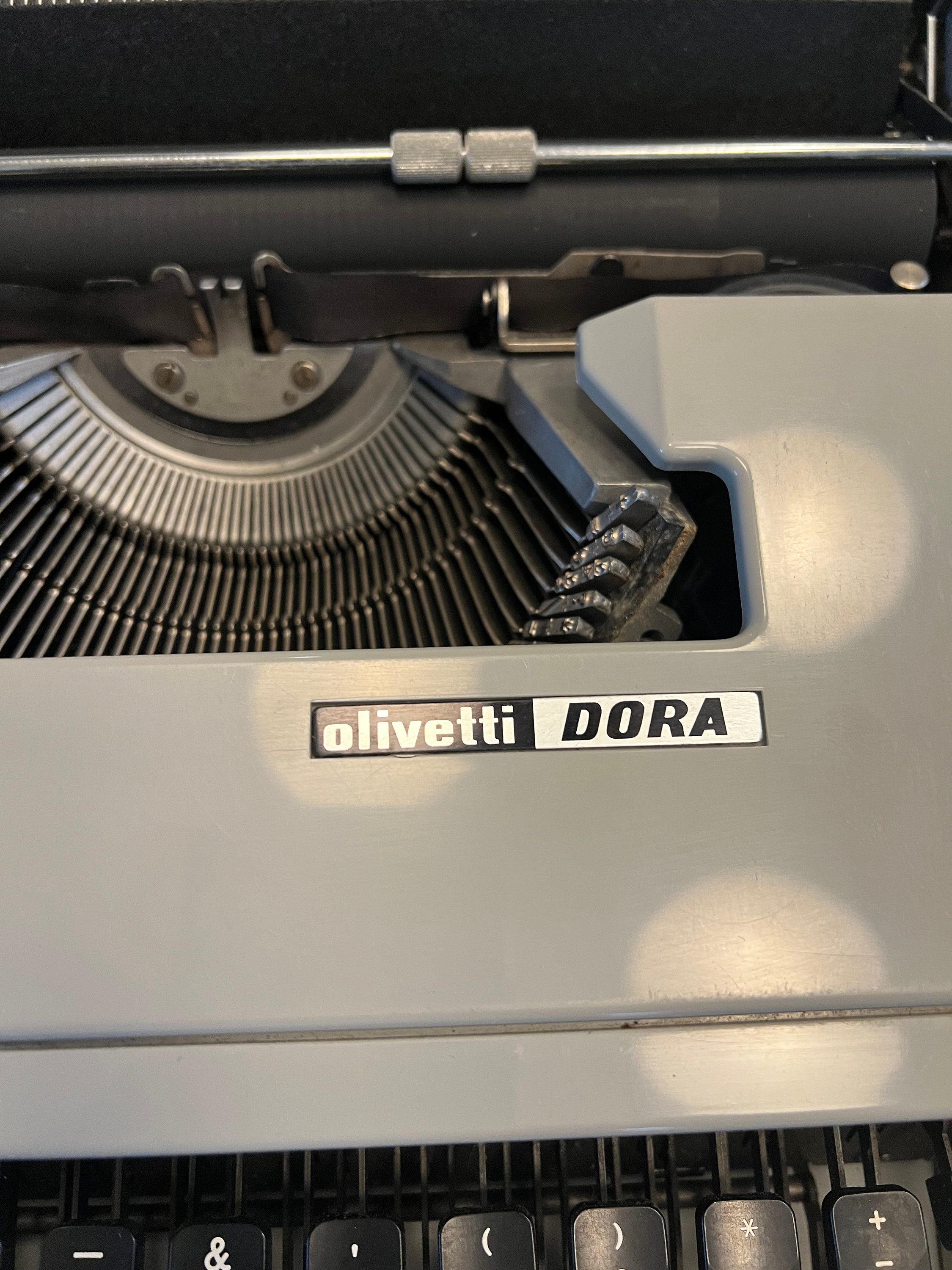 Olivetti Dora Portable Typewriter With Original Case. - Etsy