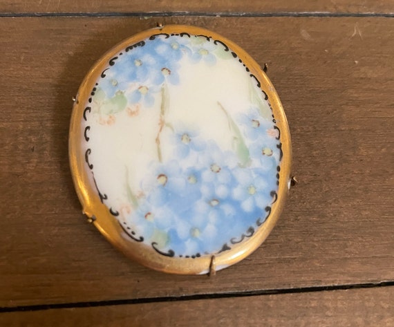 Victorian hand painted flowers on porcelain brooch - Gem