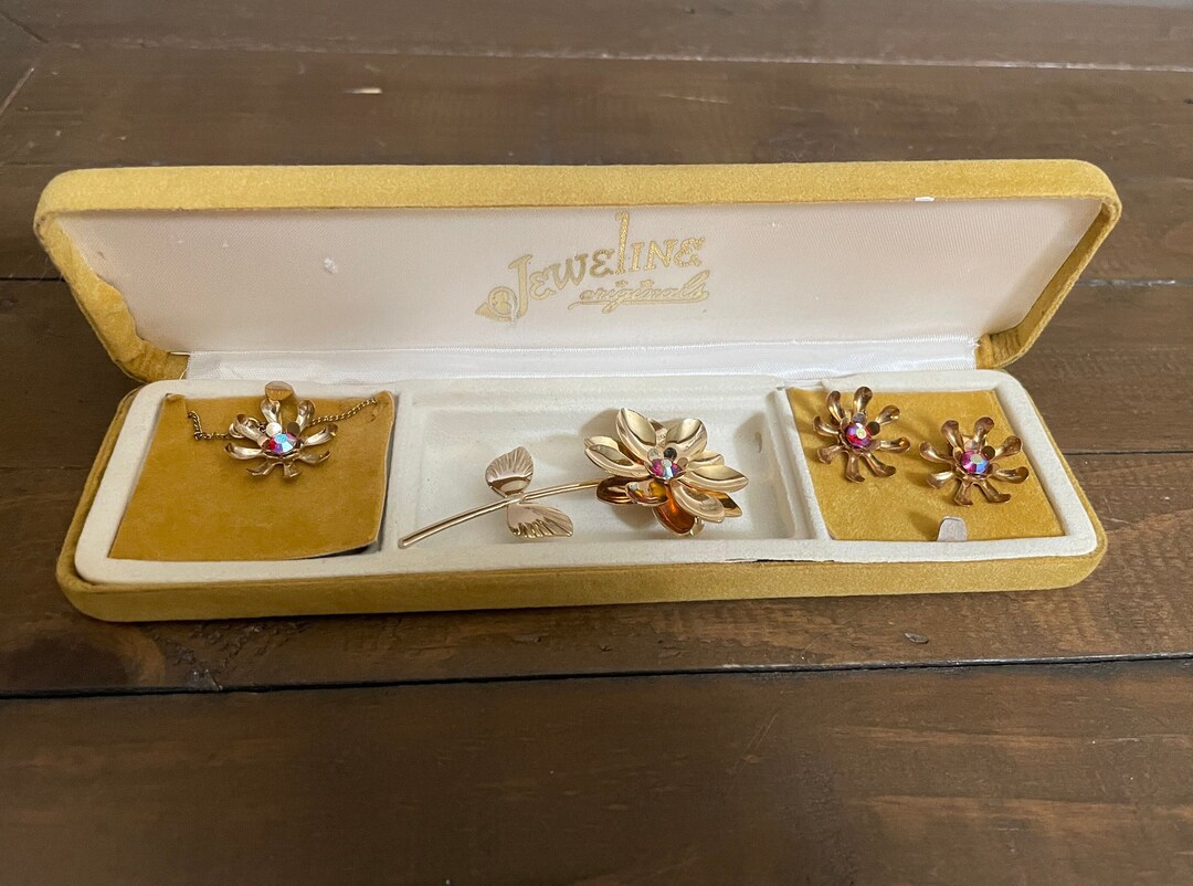 Vintage Jeweline Originals Red Aurora Borealis Rhinestone Flower ...