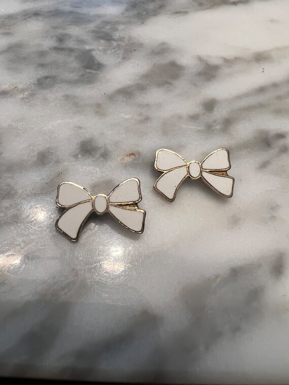 pair vintage white enamel - Gem