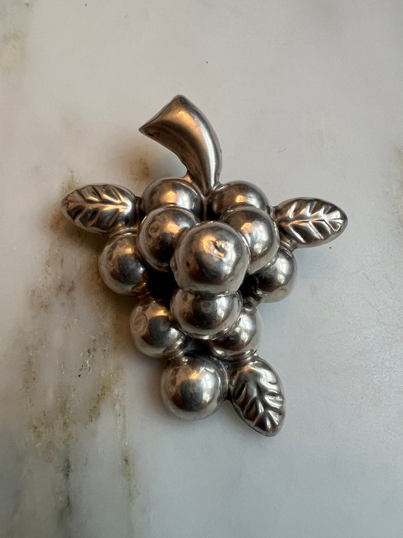 Vintage brooch grapes sterling - Gem