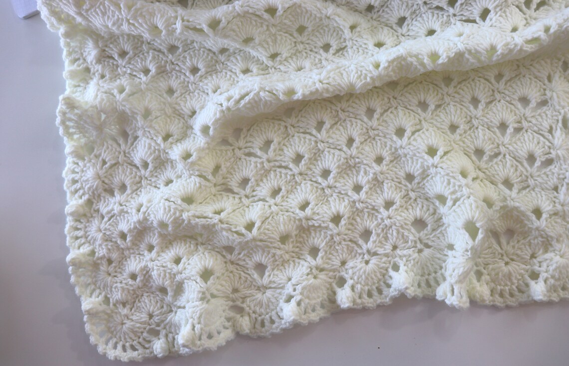 Crochet Shell Stitch Blanket Written Pattern | Sirin's Crochet ...