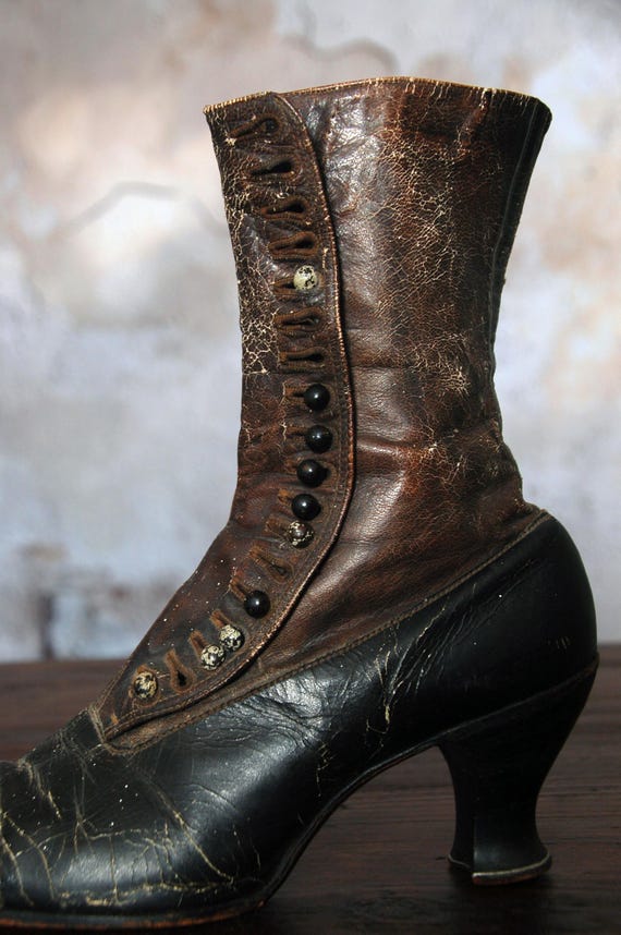 Antique Victorian button up ankle boot / chocolate le… - Gem