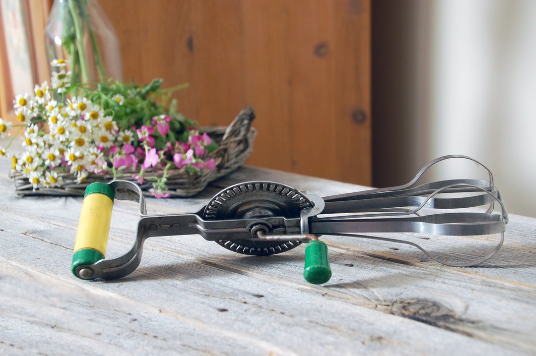 Androck Hand Mixer Green & Yellow Handle / Vintage Egg Beater - Etsy