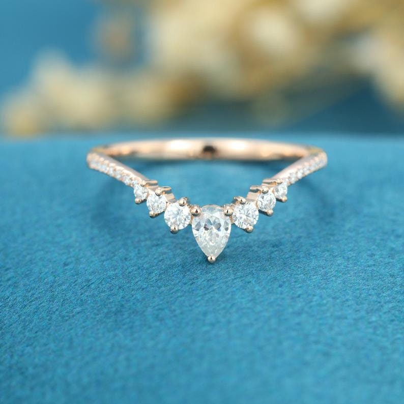 Rose gold Curved wedding band women Pear shaped diamond band | Etsy