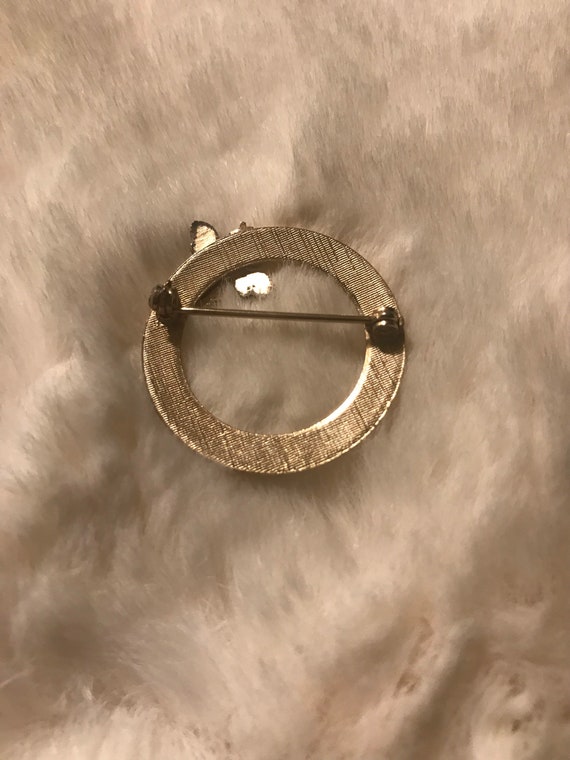 1960s circular gold tone Bee/insect Brooch Pin with e… - Gem