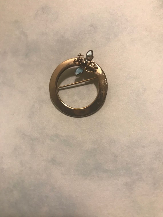 1960s circular gold tone Bee/insect Brooch Pin with e… - Gem