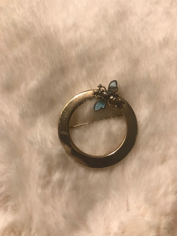 1960s circular gold tone Bee/insect Brooch Pin with e… - Gem