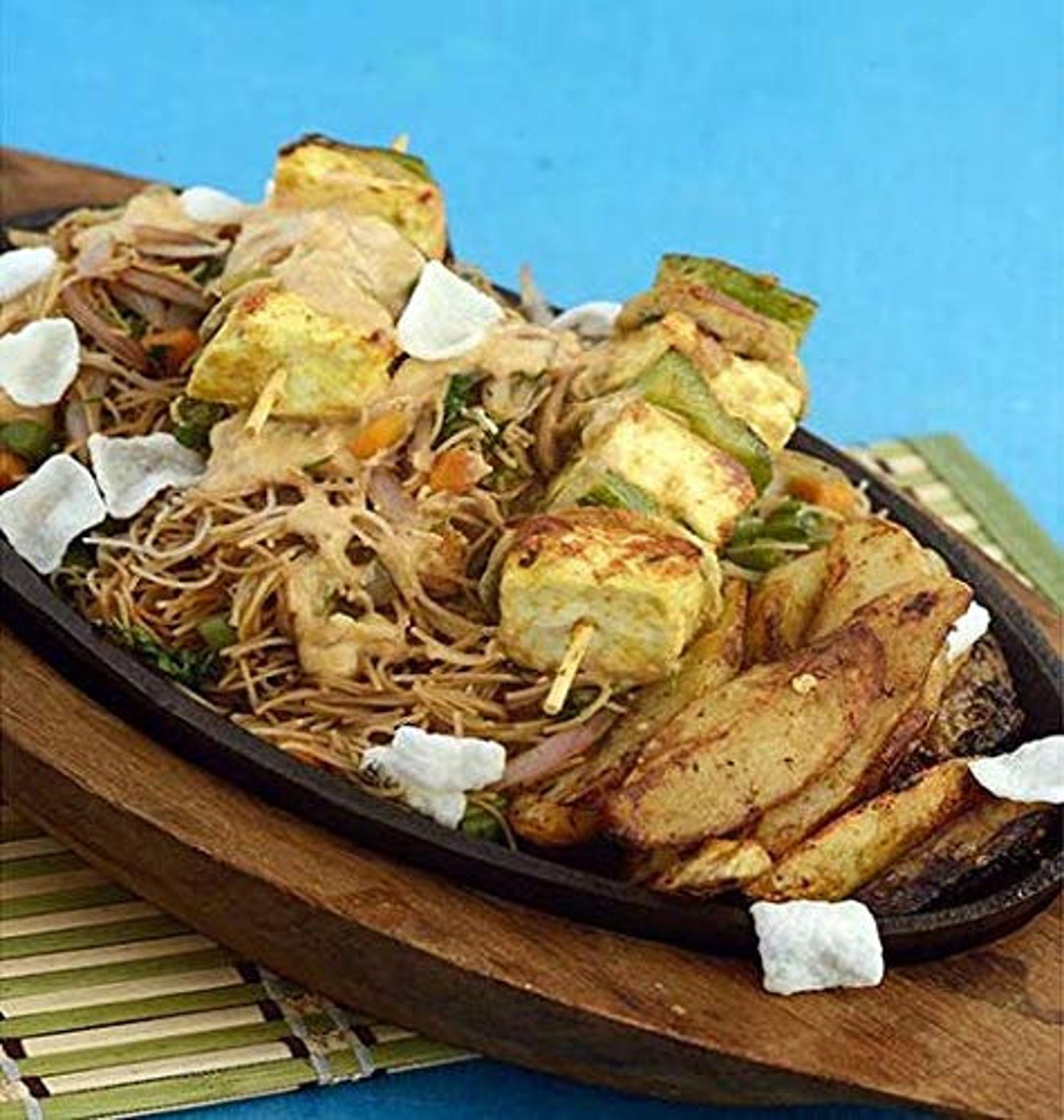 Cast Iron Sizzler Platter/tray With Sheesham Wooden Base | Etsy UK