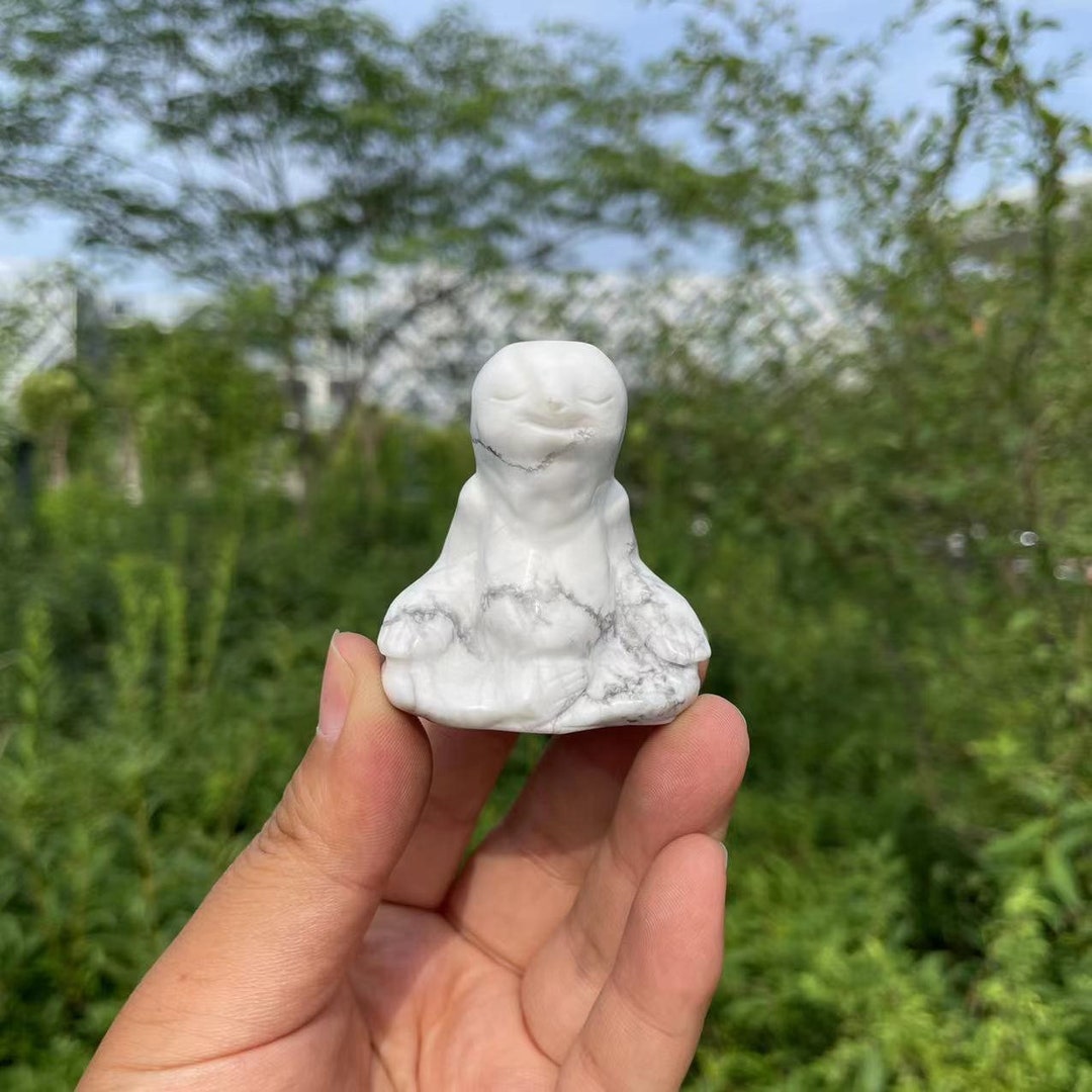 Howlite Sloth Carving: Crystal Animal Sloth Sculpture - Etsy