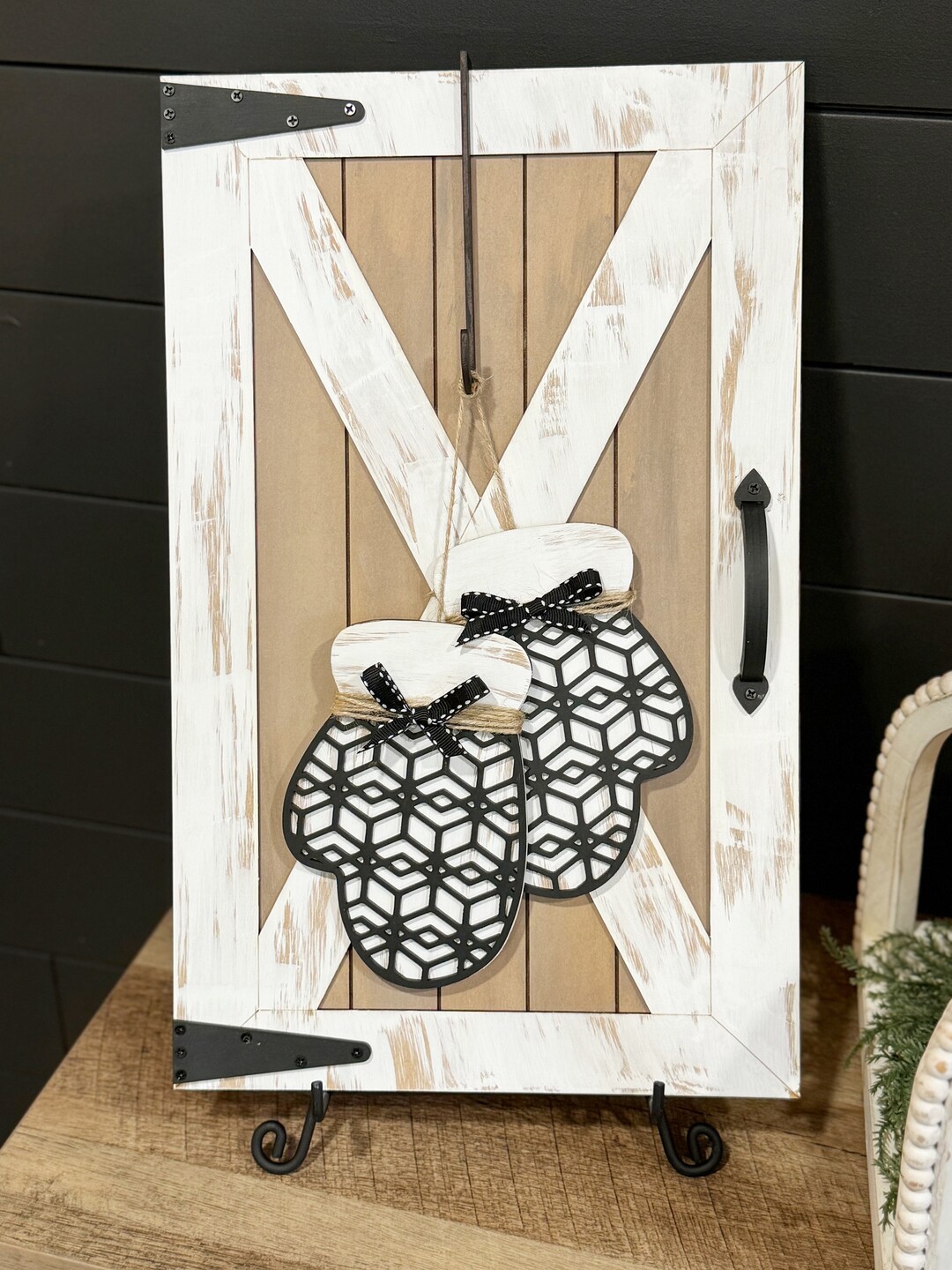 Rustic Barn Door W/ Mittens - Etsy