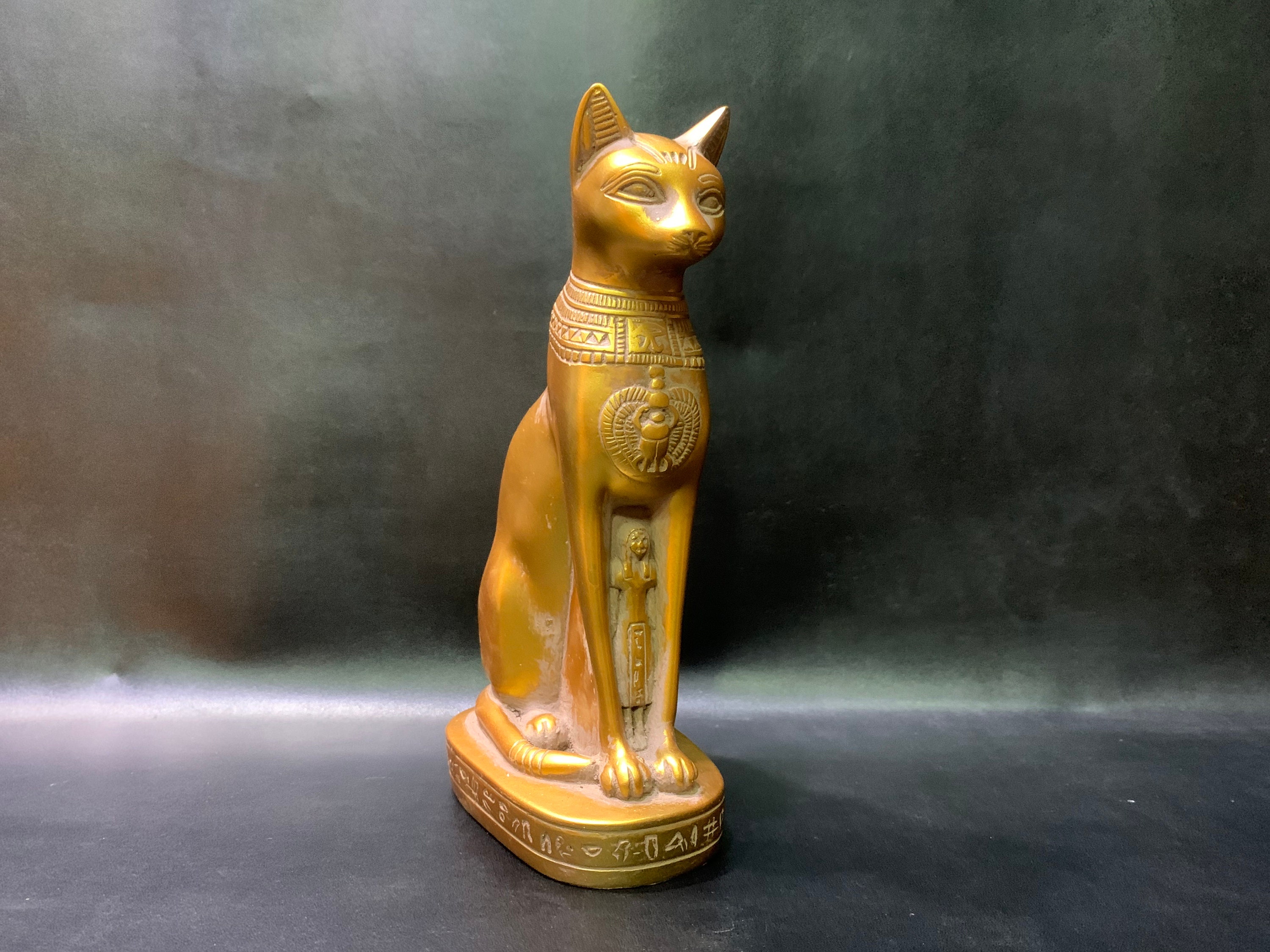 Sculpture Figurines the protection of the goddess Isis.the protection ...