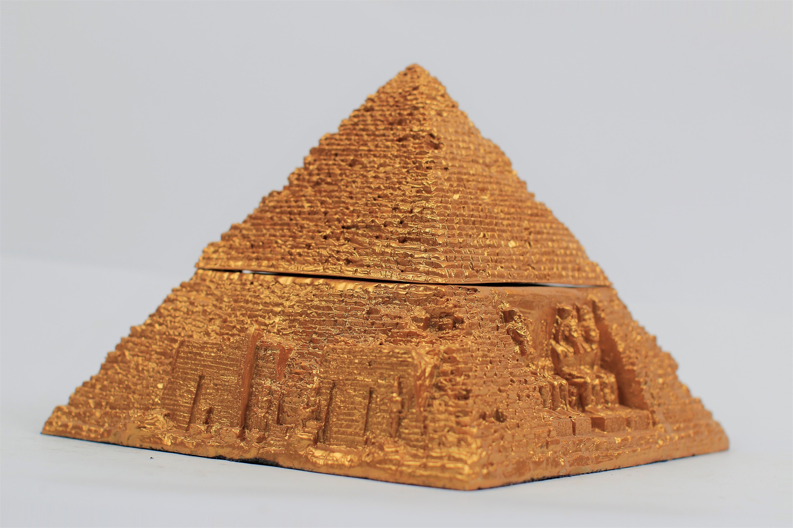 Large Pyramid Box