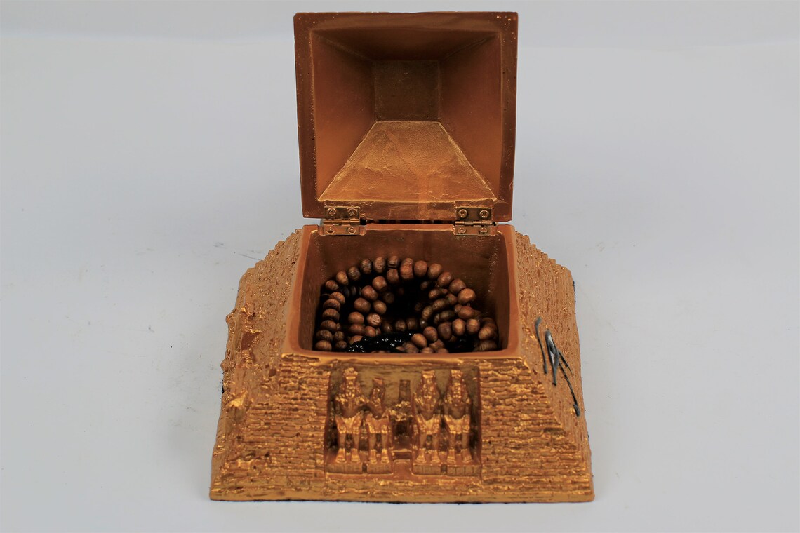 Large Pyramid Box
