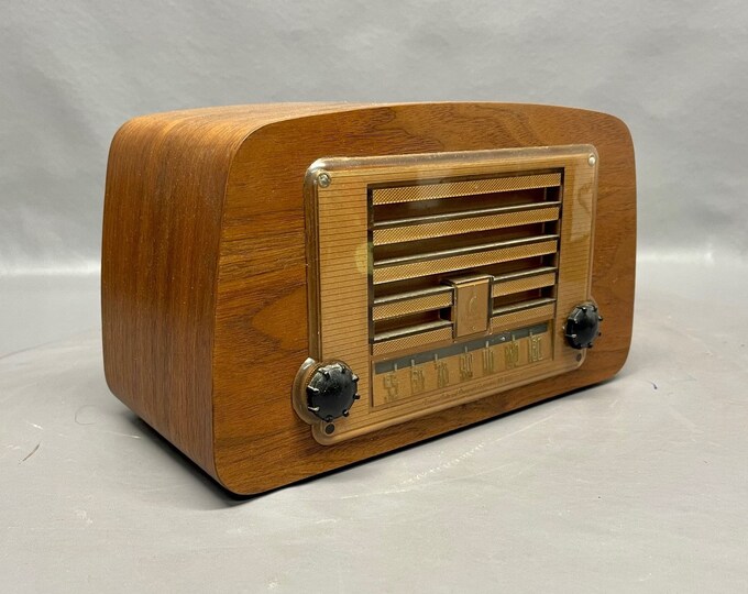 1946 Emerson Radio Model 578A. Mid Century Radio. FREE Shipping ...