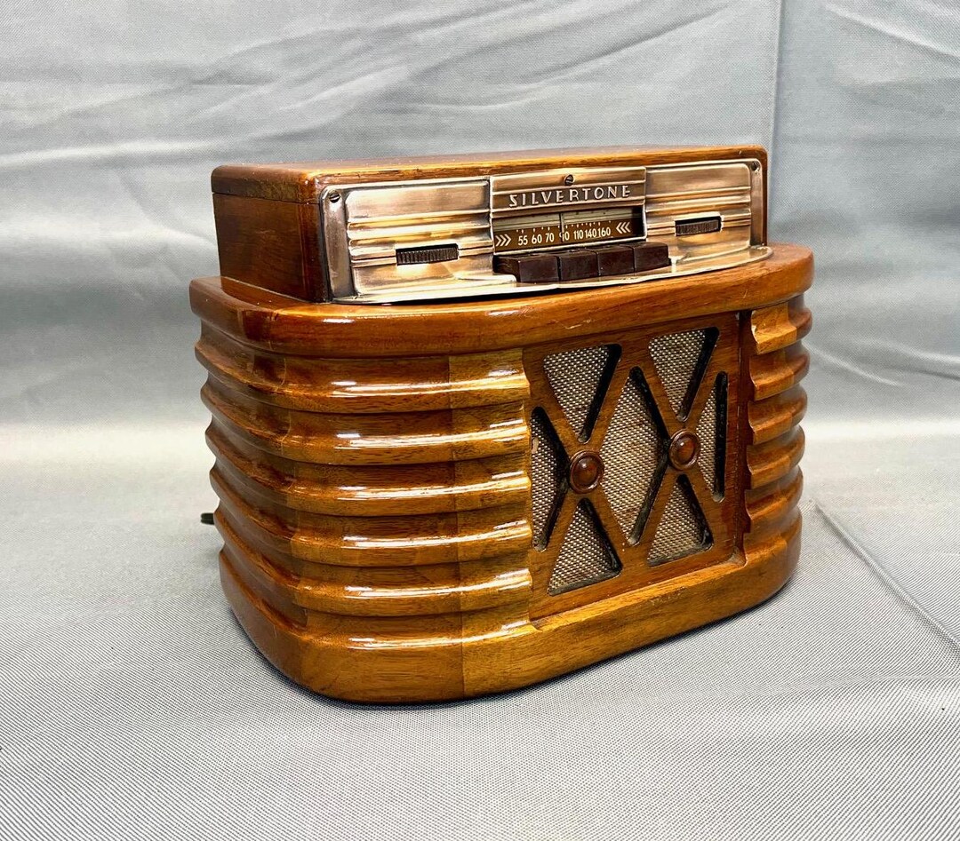 VRS0192 1940 Silvertone Radio Model 6320. Restored and Working FREE ...