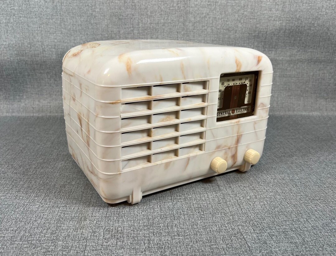 VRS0406 Iconic and Rare 1941 General Electric Beetle Plascon Radio ...
