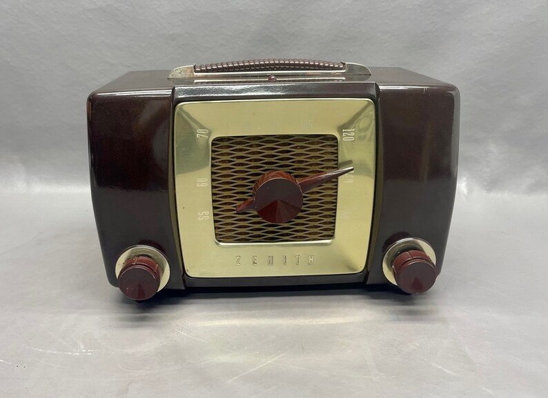 1951 Zenith Bakelite Case AM Radio Model H615. Restored and - Etsy