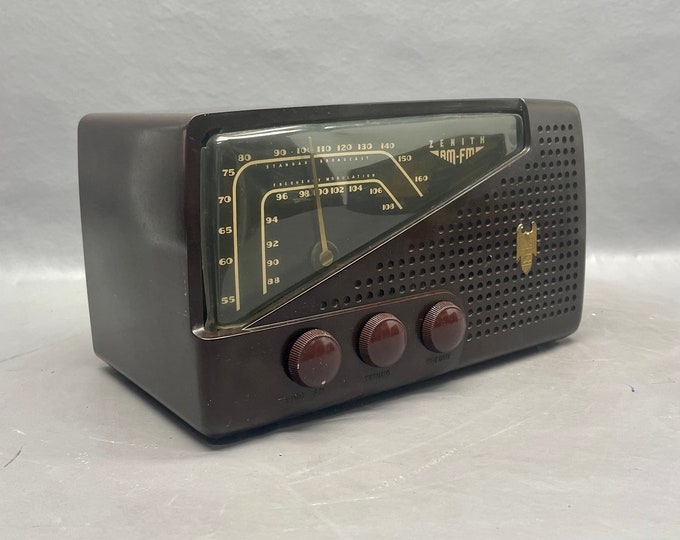 Zenith Bakelite Case AM & FM Bands Radio. Restored and Working. FREE ...