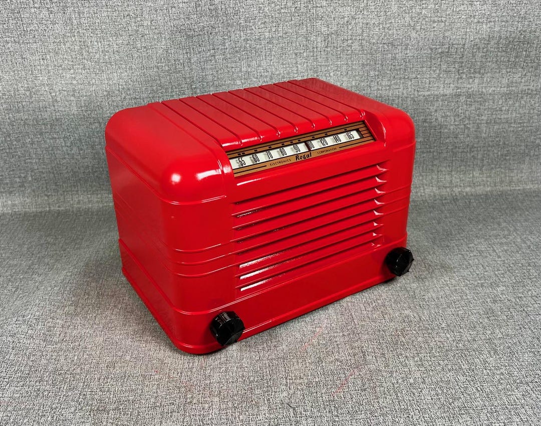 VRS0238 1954 Regal Radio Model 575 Restored and Working. Iconic Styling ...