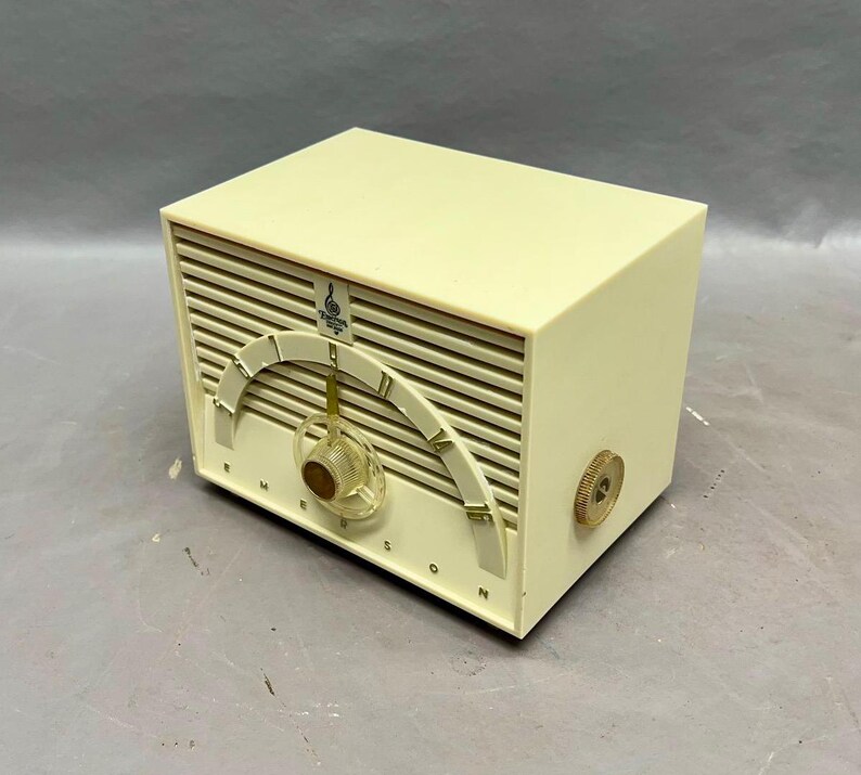 VRS0120 1955 Emerson Radio Model 811. Restored and Working. FREE ...