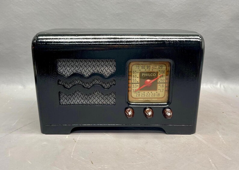VRS0071 1940 Philco Radio Model 40-115 Restored. and Working. FREE ...