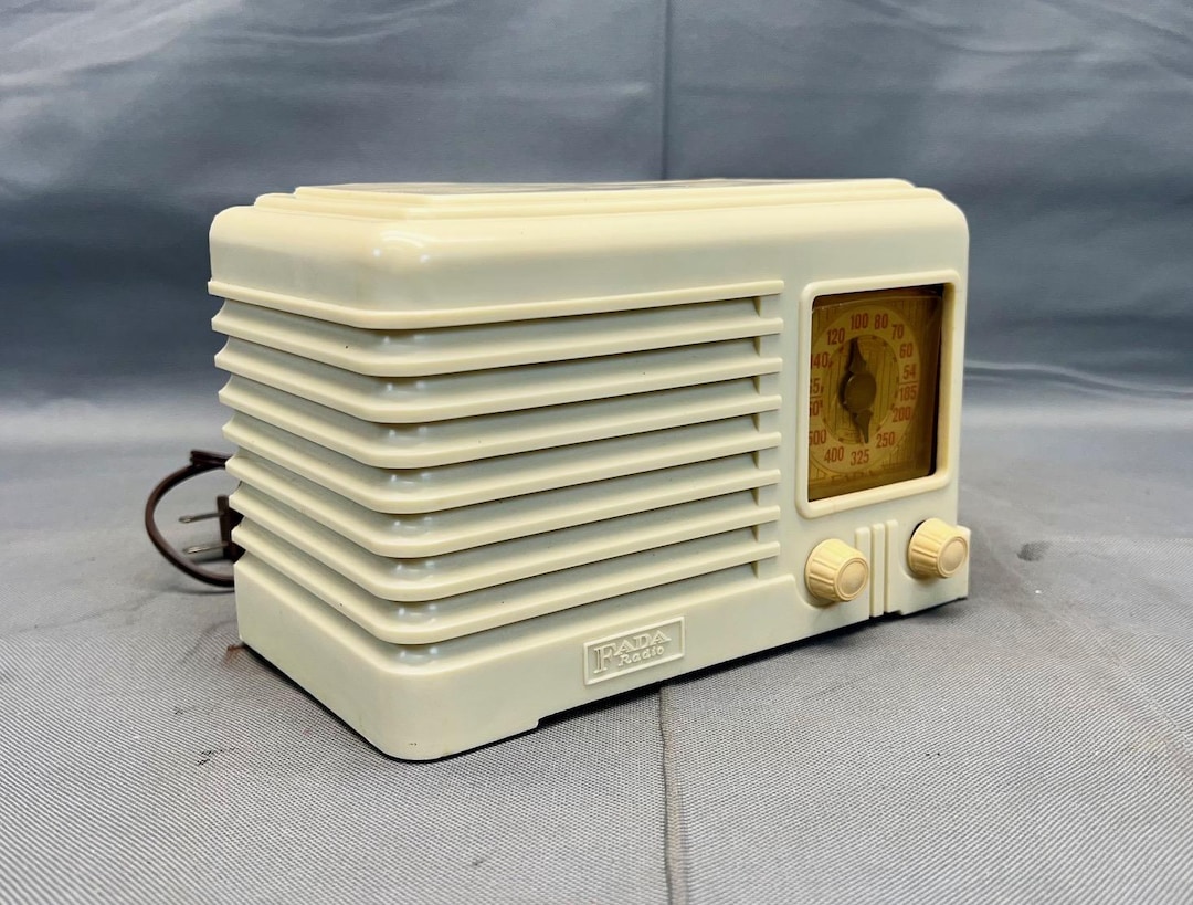 VRS0531 1938 FADA Radio Model 740 Restored and Working. Iconic Styling ...