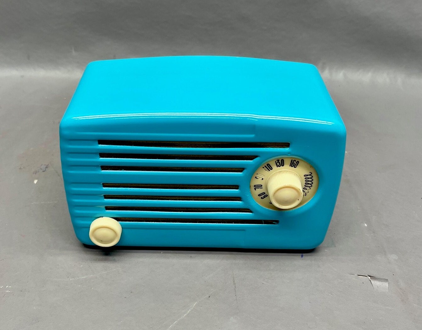 VRS0193 1951 Metal Case Silvertone Mid Century Radio Model 1. Beautiful ...