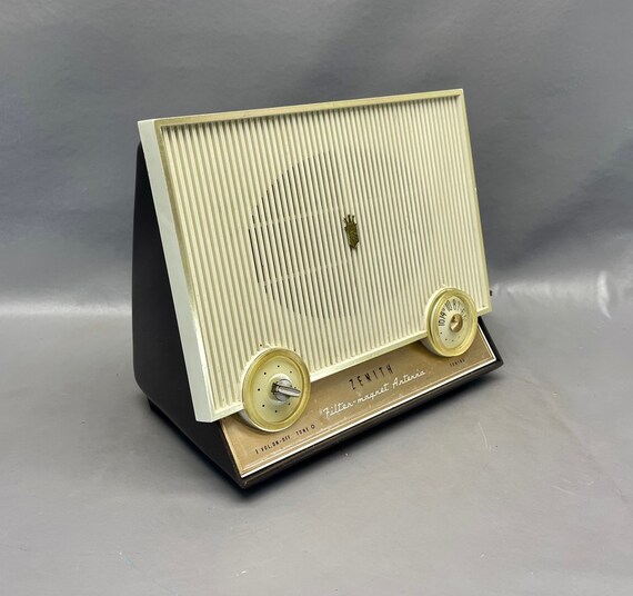 1962 Zenith Radio Model F615. Restored and Working. FREE - Etsy